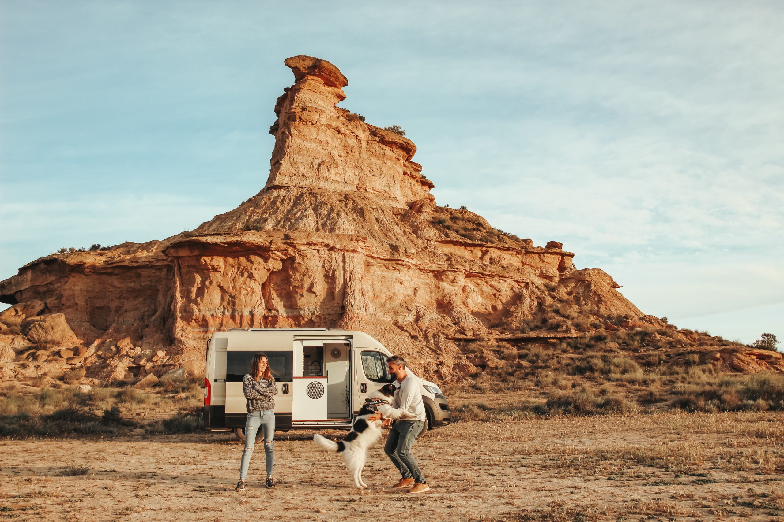 Viajar en furgoneta camper o autocaravana por España: trucos